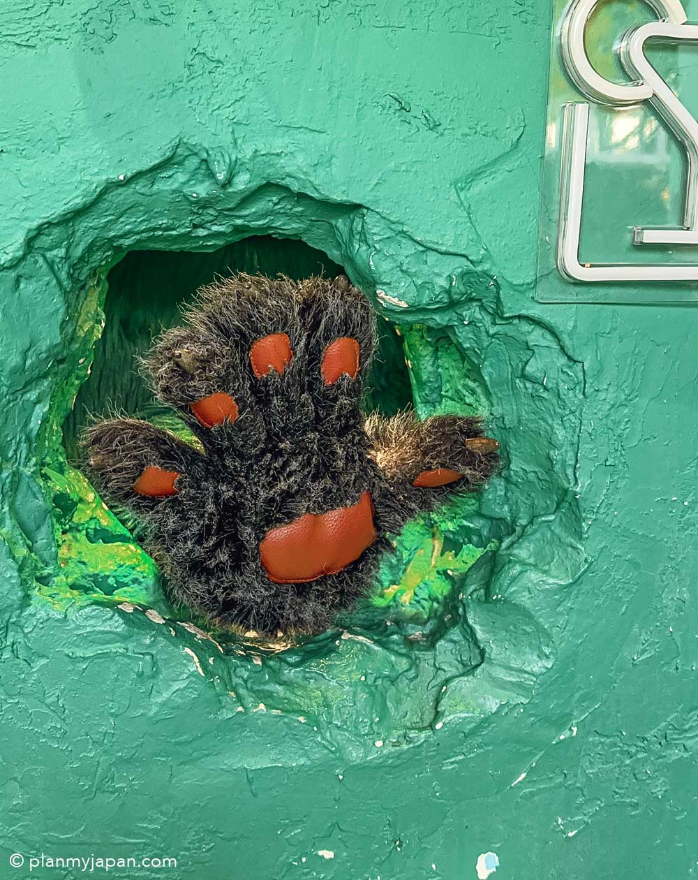 Anakuma, Tokyo’s Bear Paw Hole in Wall Cafe, Harajuku + Photos - Plan ...